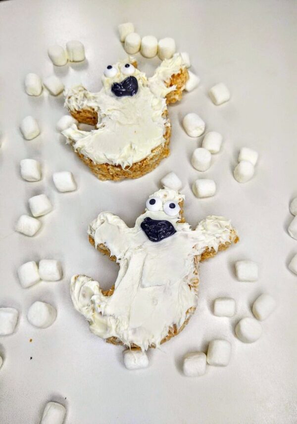 Halloween Rice Krispie Treats | OverThePartyTable
